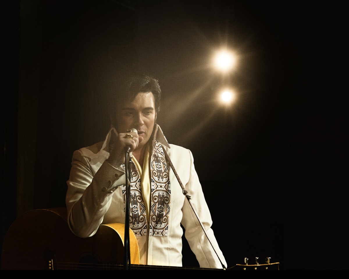 BIBIS LEEDS | SHOWTIME | Mark Summers as Elvis